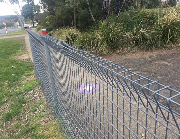 Hot Dipped Galvanized brc bending top fence heavy gauge rigid welded wire mesh fence panels ...